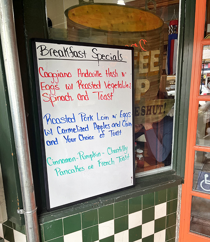 Daily specials scrawled on the window board – like Caggiano Andouille Hash with roasted vegetables – tempt even the most decisive menu-readers to reconsider.