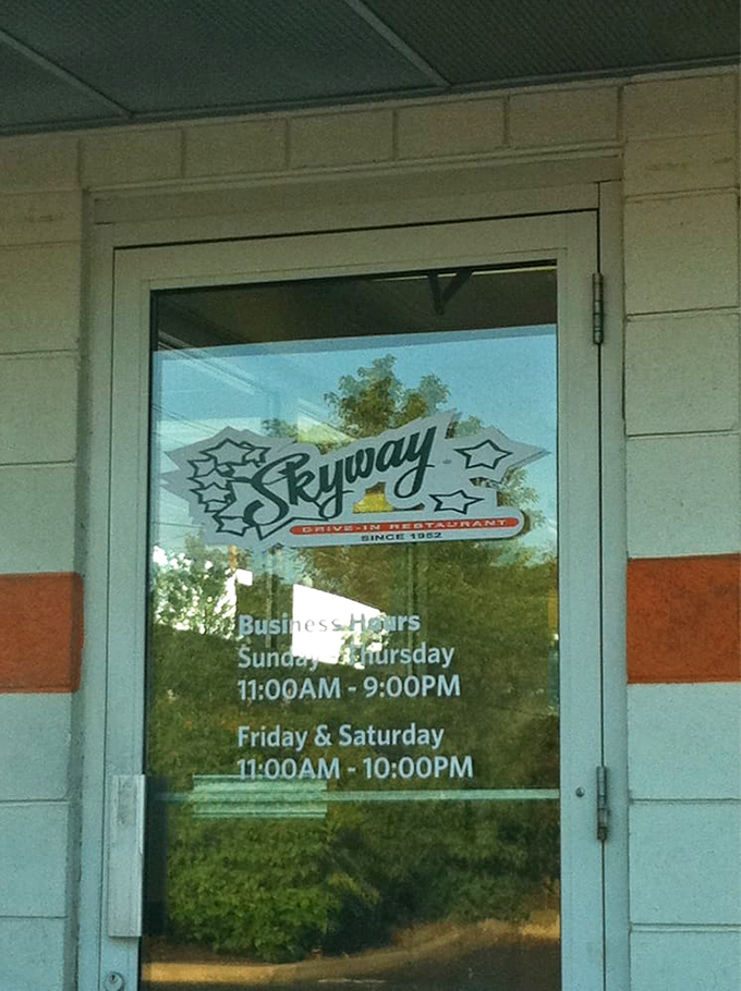 Business hours that promise burger bliss six days a week &ndash; the kind of schedule that has launched a thousand dinner plans.