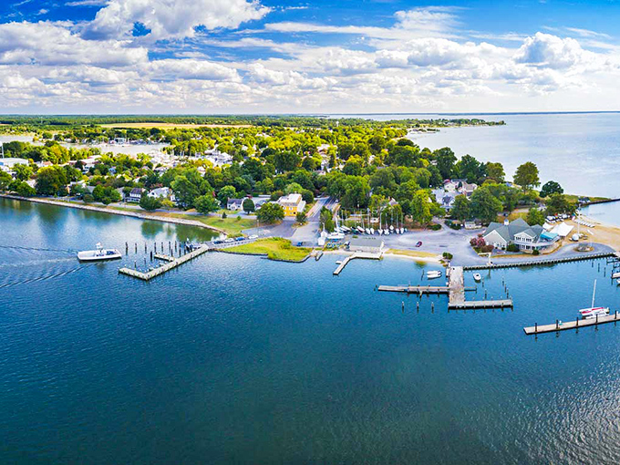 Oxford from above reveals its perfect positioning &ndash; a peninsula embraced by water, where streets end in docks instead of dead ends.