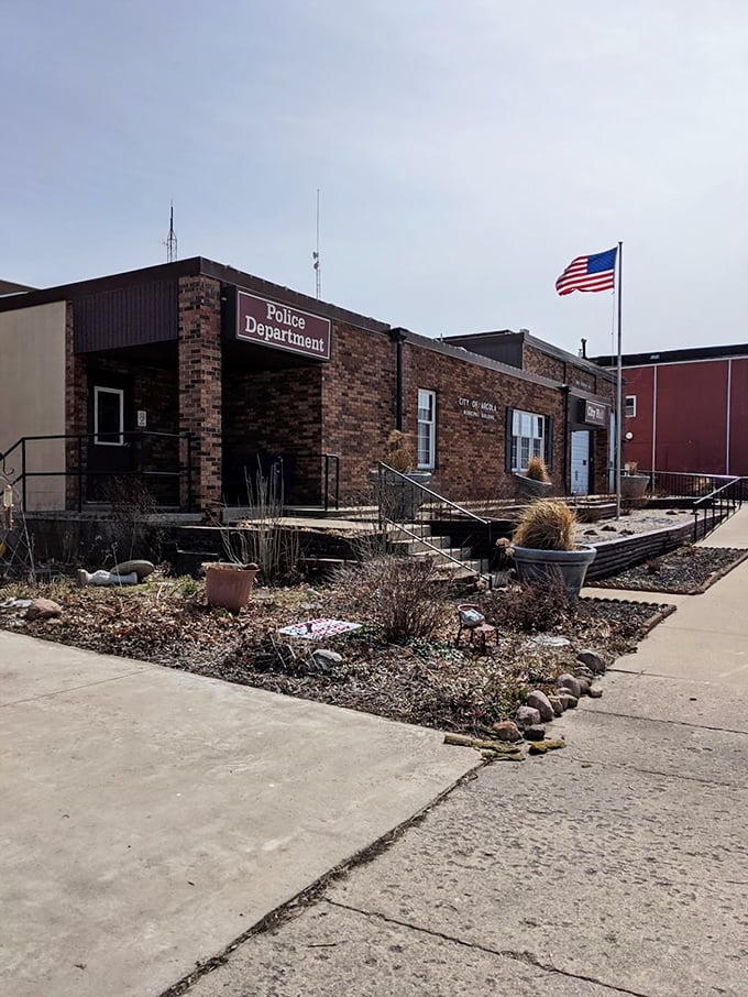 Even Arcola's Police Department has small-town charm with its modest building and thoughtful landscaping. Crime-fighting with a personal touch since... well, a while ago.