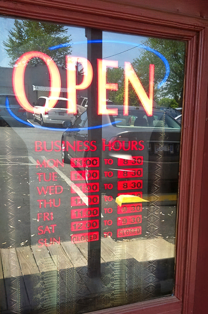 These hours are worth memorizing&mdash;the difference between satisfying your Thai food craving and facing the crushing disappointment of a locked door.