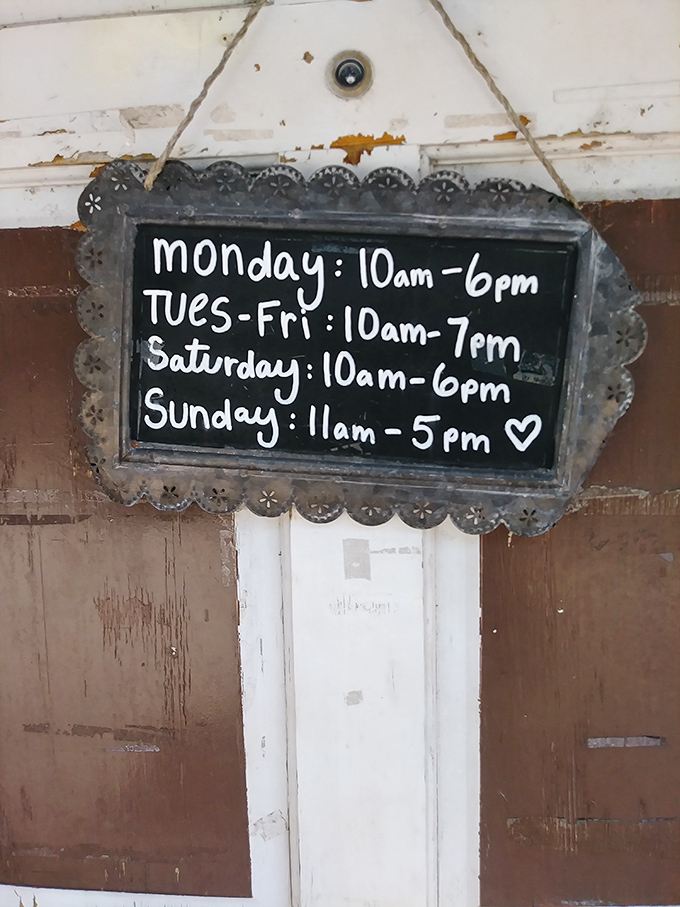 These hours ensure maximum treasure-hunting time for serious secondhand shopping enthusiasts and casual browsers.