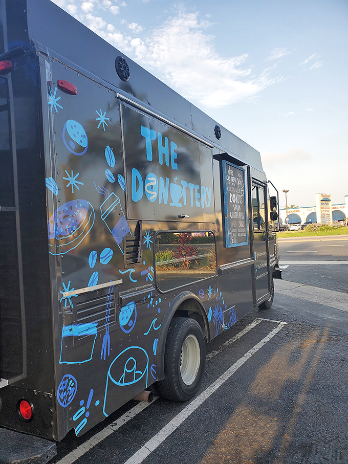 The Donuttery food truck: bringing mobile joy to the masses when the craving strikes and you can't make it to the mothership.