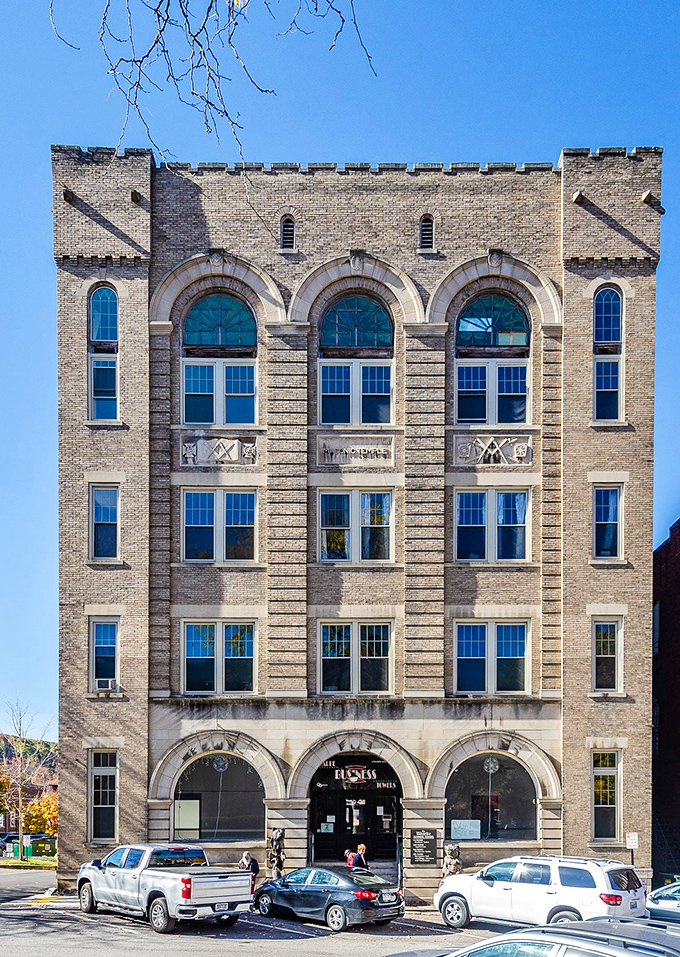 This Masonic Temple looks like it could host both secret meetings and the world's fanciest bingo night.