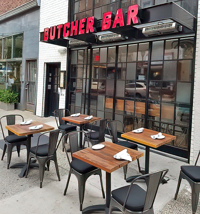 Sidewalk seating that puts you in the Philadelphia story. These tables offer front-row seats to city life with a side of exceptional cuisine.