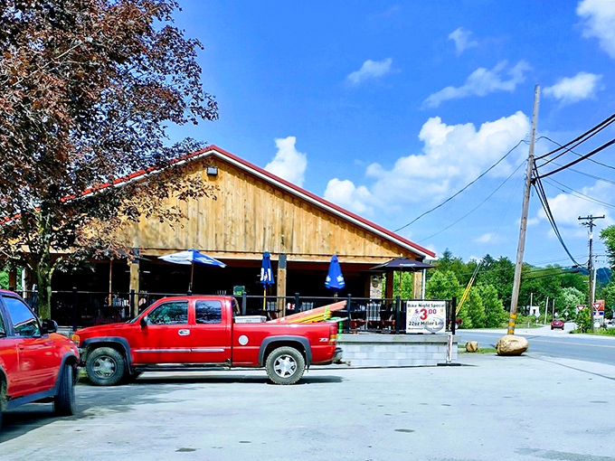Blue skies, wooden beams, and picnic tables&mdash;sometimes the best dining rooms don't have walls at all. 