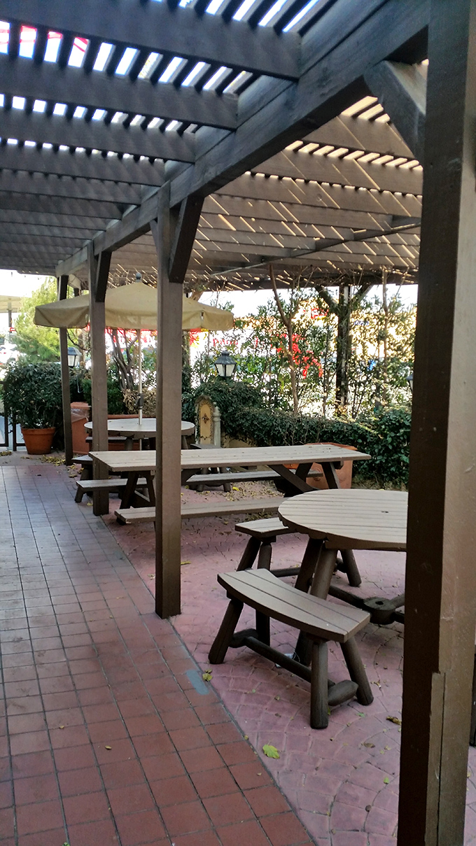 Desert dining al fresco style, where fresh air makes every bite taste even better than expected.