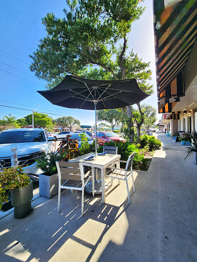 Florida sunshine and ice cream &ndash; a match made in heaven, with outdoor seating that lets you enjoy both simultaneously.