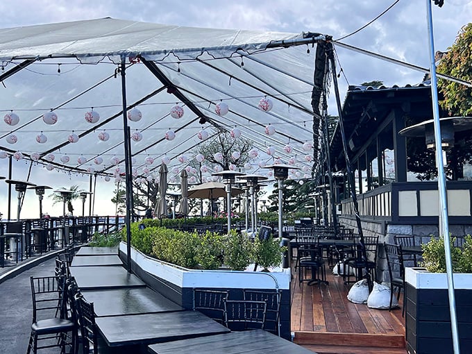 The outdoor patio space offers a breezy California setting for recovering from your breakfast-induced euphoria.