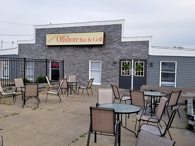 The outdoor seating area offers fresh air with your fresh catch – because sometimes you need to feel the lake breeze with your walleye.