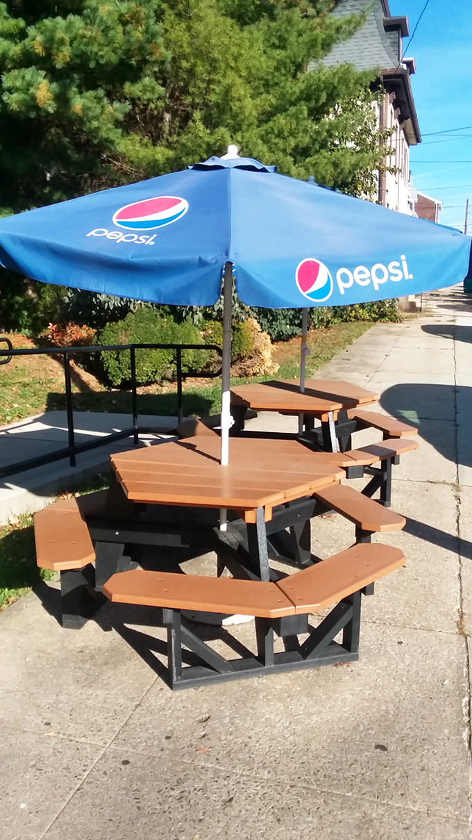 Al fresco dining for when you want your pizza with a side of Pennsylvania sunshine.