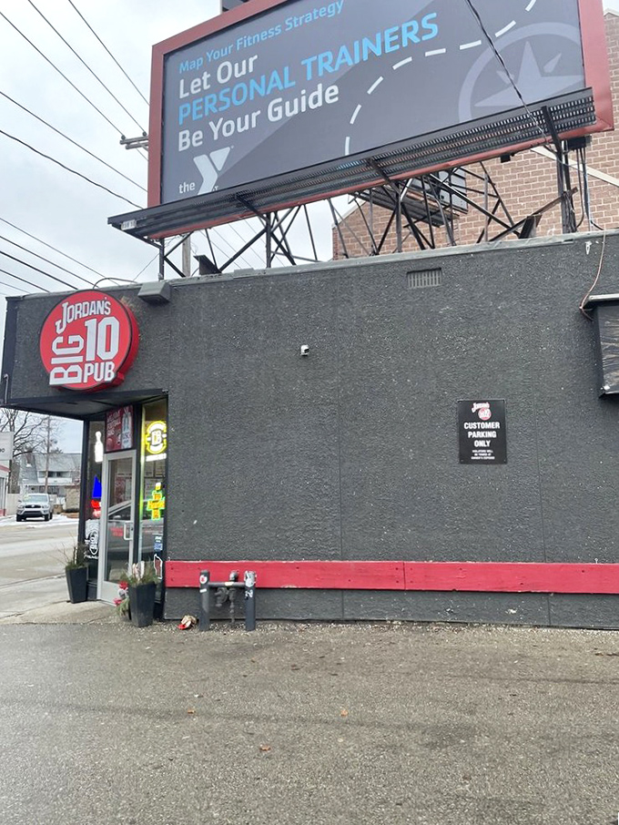 An exterior that doesn't need to brag&mdash;the food inside does all the talking. Like a good Midwesterner, it's modest but delivers.
