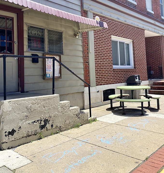 Outdoor seating for those who like their hash browns with a side of fresh Pennsylvania air.