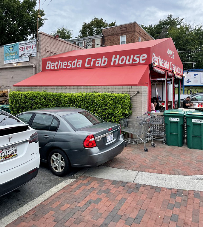 The modest exterior belies the seafood treasures within. Like all great food institutions, it's not about curb appeal&mdash;it's about what's steaming in the kitchen.