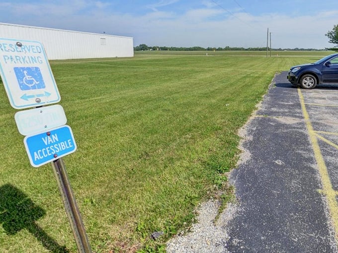 Room to haul away your finds! Encore's spacious parking lot ensures you'll have plenty of space to load up all those "I can't believe I got this for that price!" treasures.