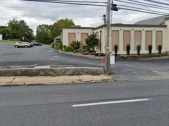 Even the parking lot has a no-nonsense charm—just pull in, park, and prepare for a meal that will recalibrate your expectations.