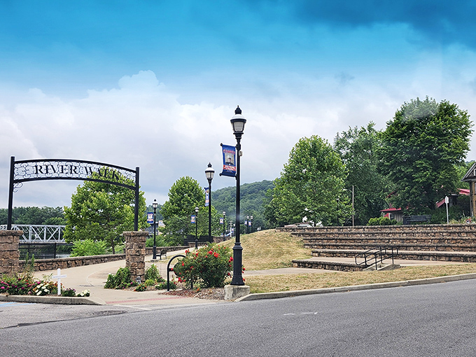 The River Walk Park provides million-dollar views on a retiree-friendly budget, offering peaceful riverside moments that elsewhere would command premium prices.