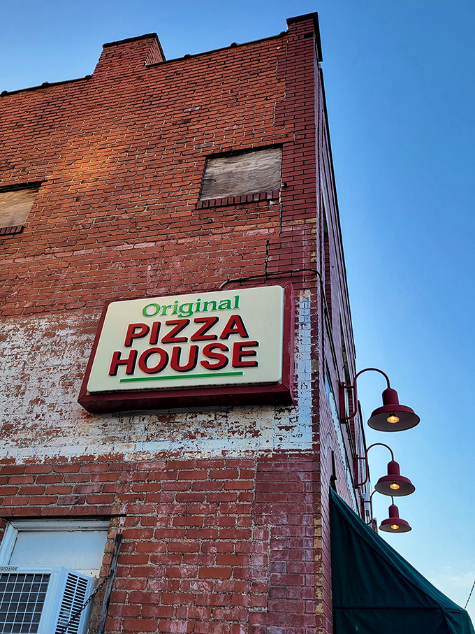 "Original Pizza House" &ndash; three simple words on a weathered brick building that promise more satisfaction than any fancy restaurant with a 12-page menu.