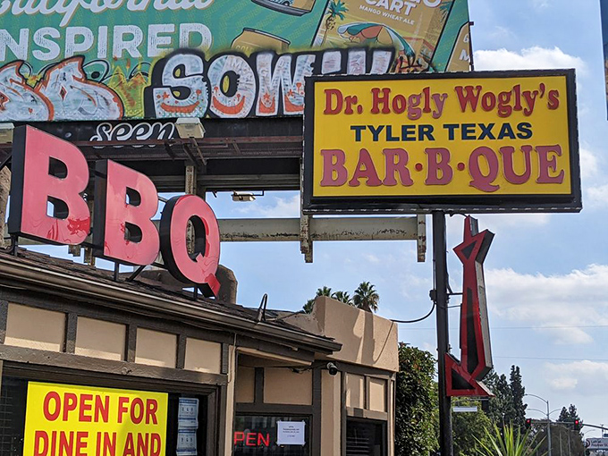 Multiple signs ensure you won't miss this barbecue treasure, because some discoveries are too good to drive past.