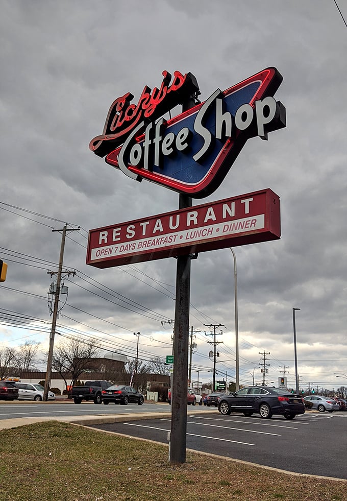 The roadside beacon that's guided hungry Delawareans for generations. Under those clouds, it practically whispers "comfort food."