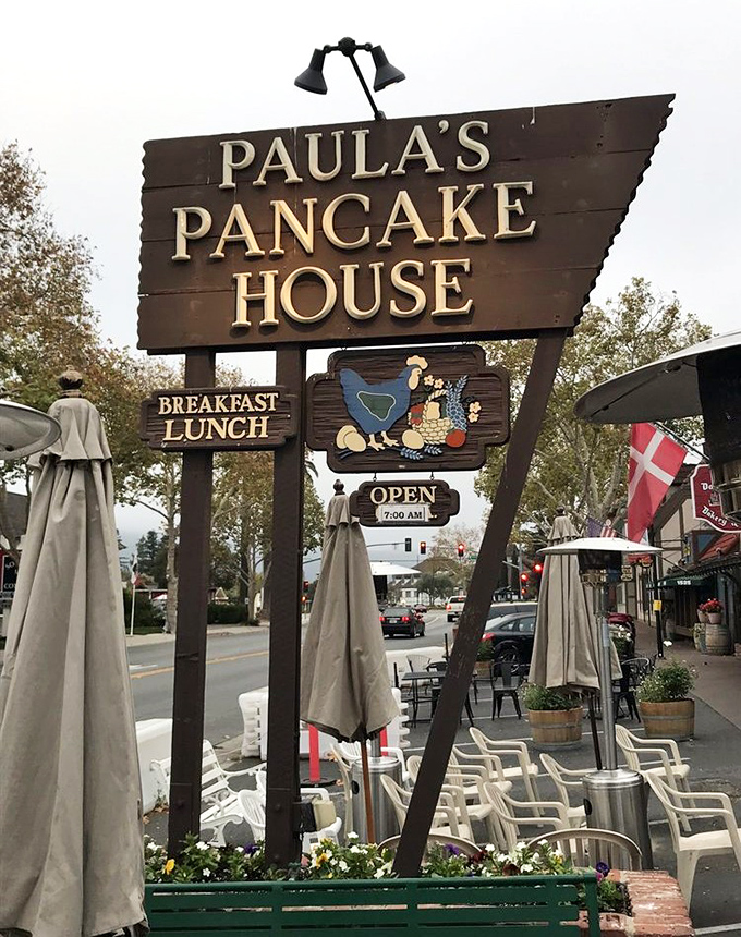 The sign that's launched a thousand road trips. When you see this, you know you're minutes away from pancake nirvana.