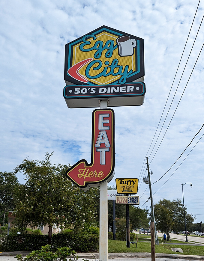 That classic "EAT HERE" arrow sign isn't being subtle, but when the food is this good, subtlety is overrated and directness is appreciated.