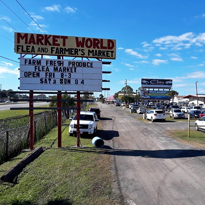 The iconic sign that beckons bargain hunters from miles around. Friday through Sunday, 8-4: the golden hours of deal-seeking in Central Florida.