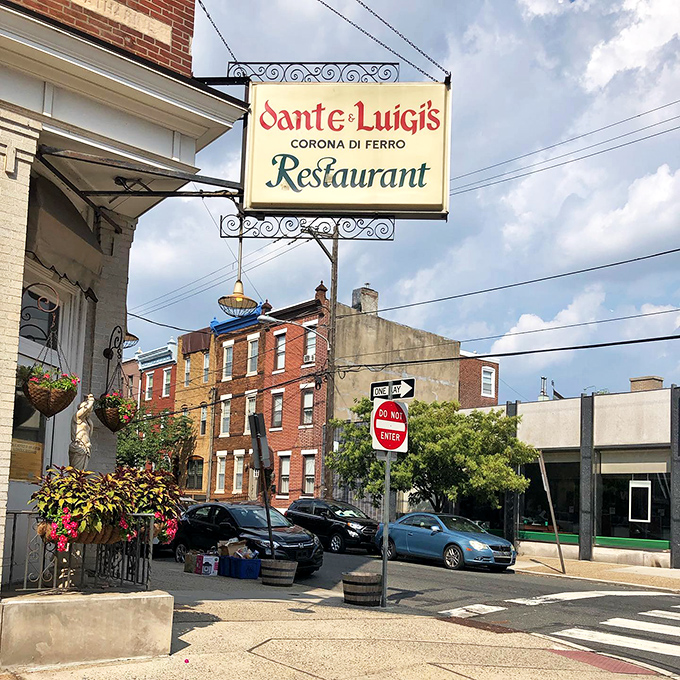 The iconic sign that's guided hungry Philadelphians for decades. Like a lighthouse for those lost in a sea of mediocre chain restaurants.