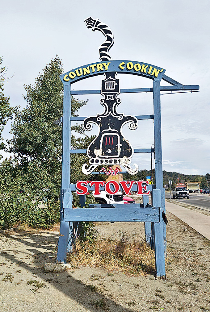 "Country Cookin'" isn't just a sign&mdash;it's truth in advertising. This blue sentinel has guided hungry travelers for generations.