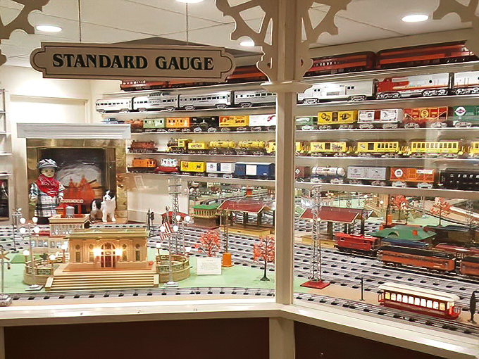 The Standard Gauge display harkens back to the Roaring Twenties, when these colorful titans ruled Christmas mornings across America.
