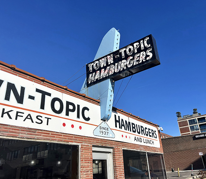 That blue arrow sign has been pointing Kansas Citians toward burger bliss since 1937&mdash;a landmark as essential to the city's identity as jazz and barbecue.