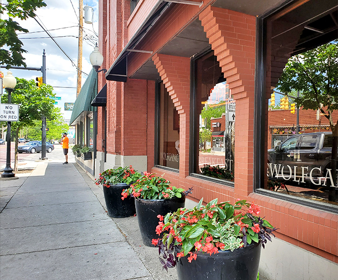 This cheerful crab mascot has been luring hungry travelers into seafood paradise for countless satisfied years.