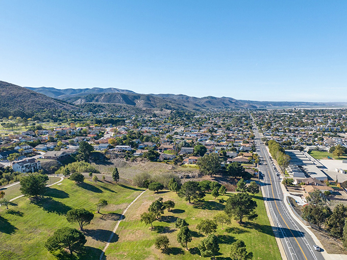 From above, Lompoc reveals its perfect positioning—nestled between mountains and sea. A retirement paradise that somehow stayed off the radar of California's cost-of-living crisis.
