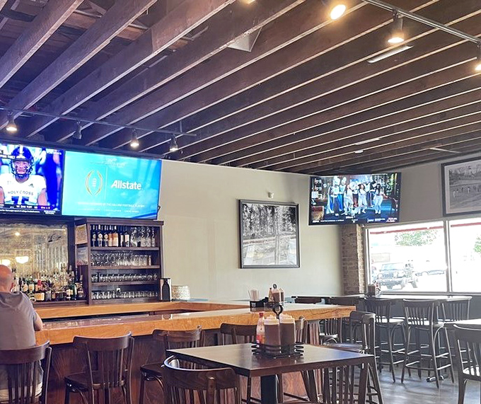 Counter seating for those moments when the only relationship you want to focus on is between you and your plate of barbecue.