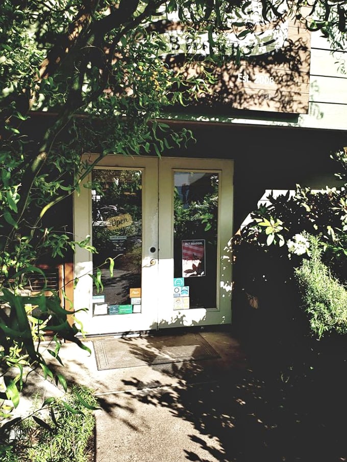 Nature seems to embrace this entrance, as if the trees themselves are trying to get closer to those baked goods. Smart trees.