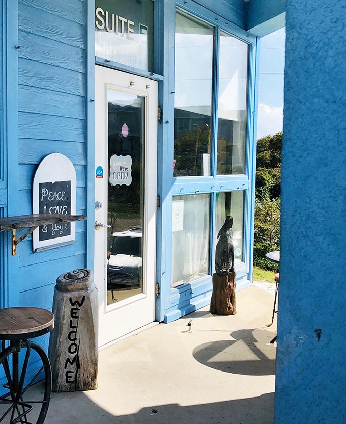 A welcoming entrance that practically whispers "Peace, Love & Joy"&mdash;and promises carbohydrate happiness just beyond the threshold.