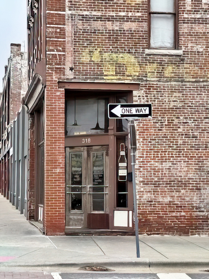 The unassuming side entrance beckons like a secret passage to flavor country, promising delights that chain restaurants can only dream about.