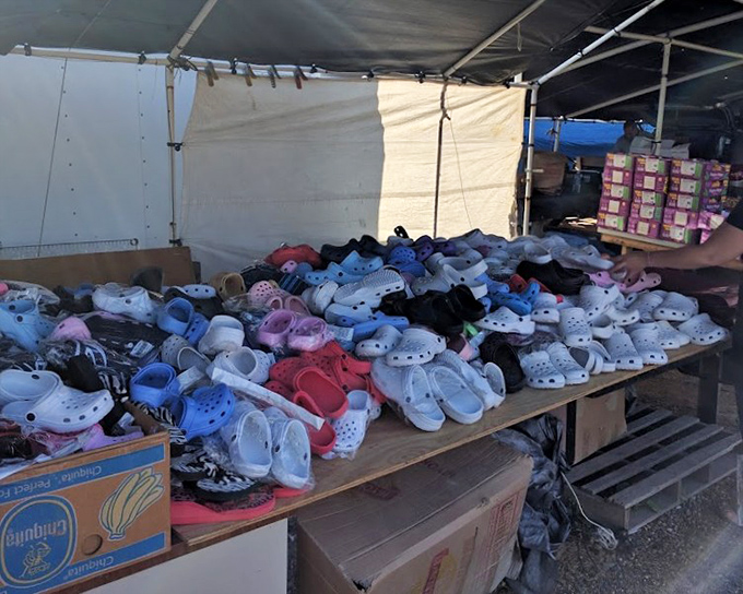 Foam clogs in every color imaginable. The footwear that divides fashion opinions but unites everyone in the pursuit of pure comfort.