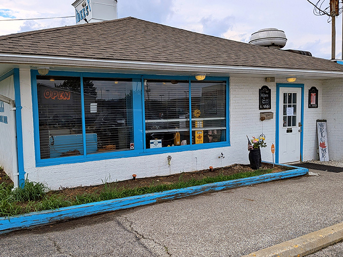 The humble storefront might not scream "culinary destination," but that's the point&mdash;the best diners don't need to shout about their pancakes, they let them speak for themselves.