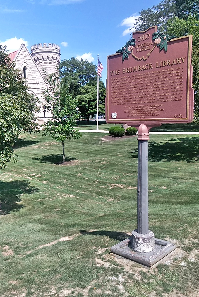 History made official! This marker reminds visitors they're experiencing a genuine American treasure, not just an architectural fantasy.