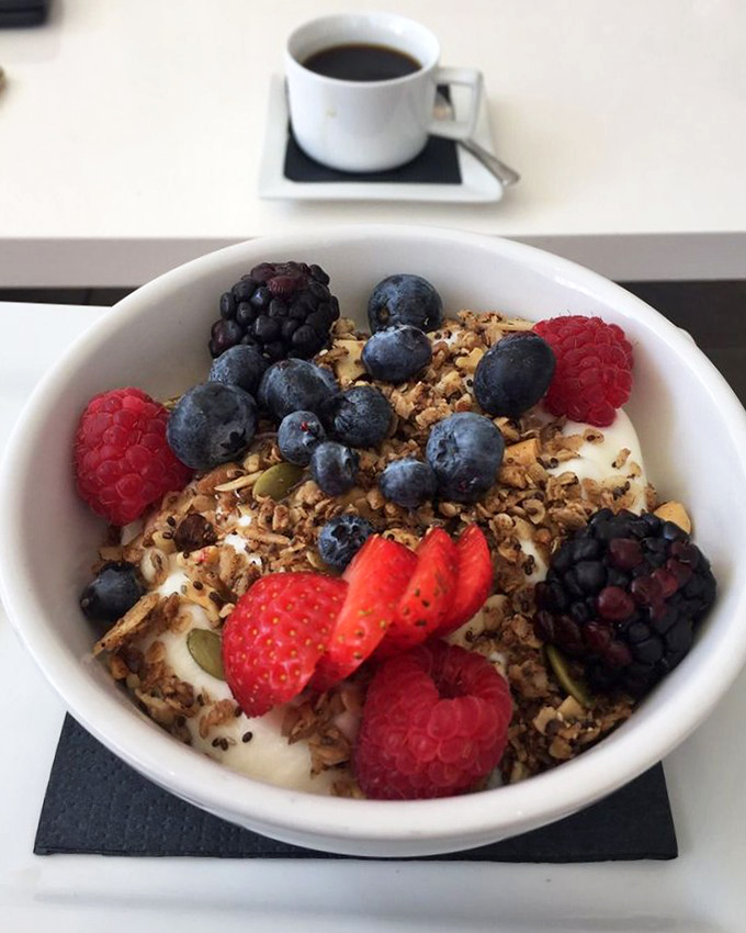 A breakfast bowl that's both Instagram-worthy and genuinely nourishing. Those berries look like they're having their own little Nordic conference.