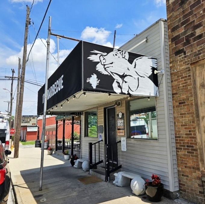 That iconic flying pig sign against the blue Illinois sky – a beacon of hope for hungry travelers and locals alike.