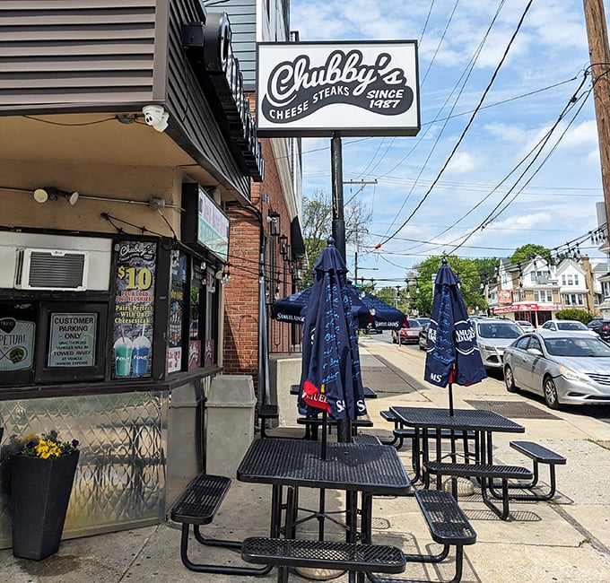 Sidewalk seating that says, "Life's too short for fancy tablecloths when there are perfect cheesesteaks to be devoured right here, right now."