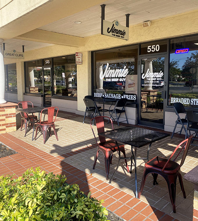 Outdoor seating for those who can't wait to dive into their beef sandwiches. The sidewalk becomes a runway for sandwich fashion shows.