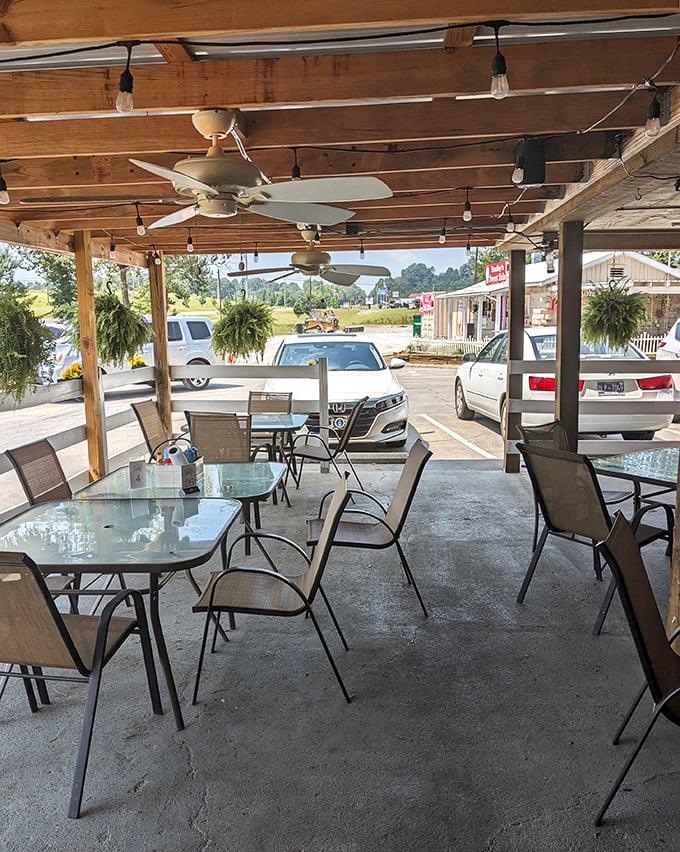 Al fresco dining where every meal comes with a side of Tennessee sunshine.