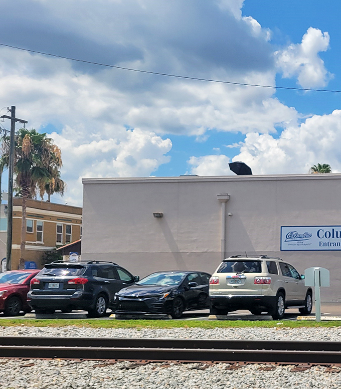 Even the parking area hints at the restaurant's popularity&mdash;a full lot is the universal sign language for "the food inside is worth waiting for."