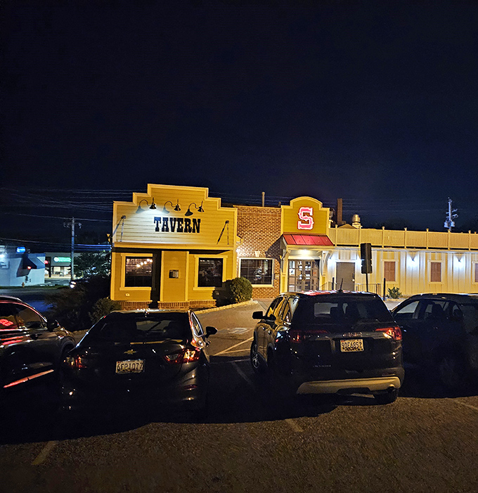 Even at night, the welcoming glow of Silver Spring Mining Company draws a crowd&mdash;proof that good food creates its own gravitational pull.