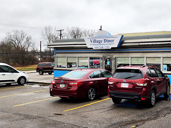 A full parking lot is the universal sign language for "The food here is worth waiting for."
