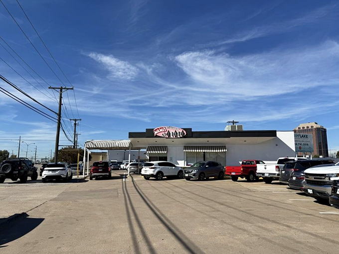 A packed parking lot is the universal sign language for "the food inside is worth whatever wait you might encounter."