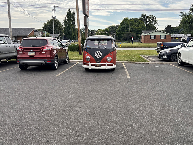 Even classic VW buses know where to park for good eats. The kind of parking lot where hungry people arrive and satisfied customers leave.